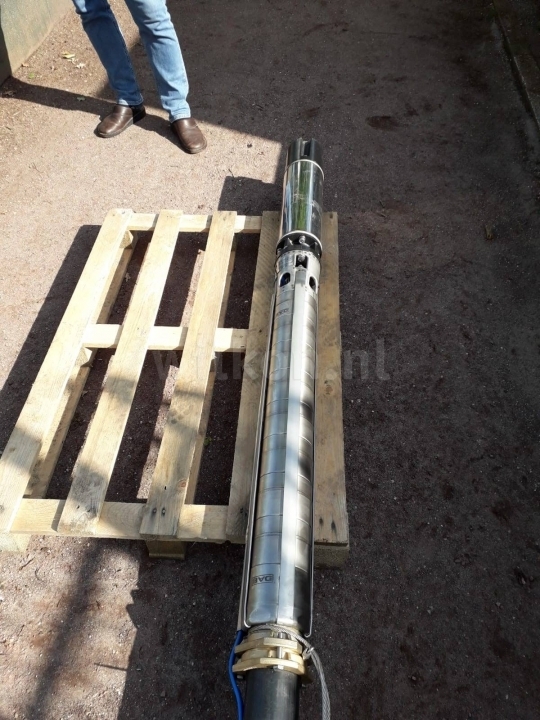 Bronpomp ten behoeve van een voetbalveld