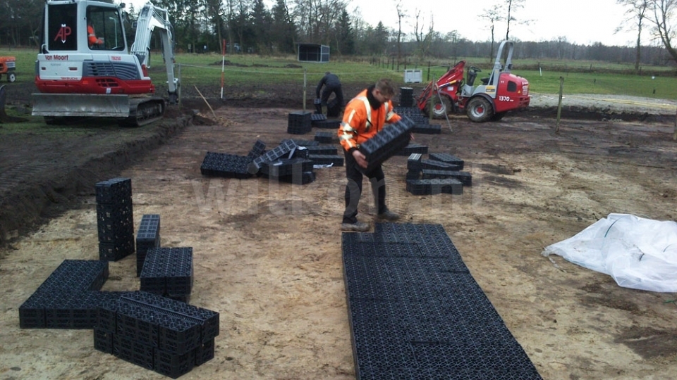 Aanleg drainage en infiltratiekratten paddock