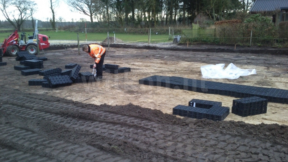 Aanleg drainage en infiltratiekratten paddock